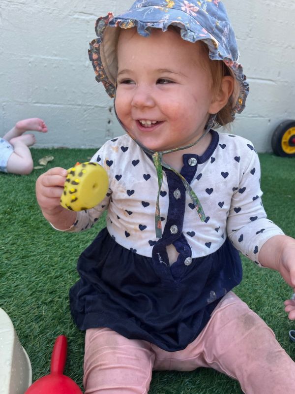 Sonas Coolbellup - Swimming The Duck (Sensory Tray Play) - Sonas Childcare